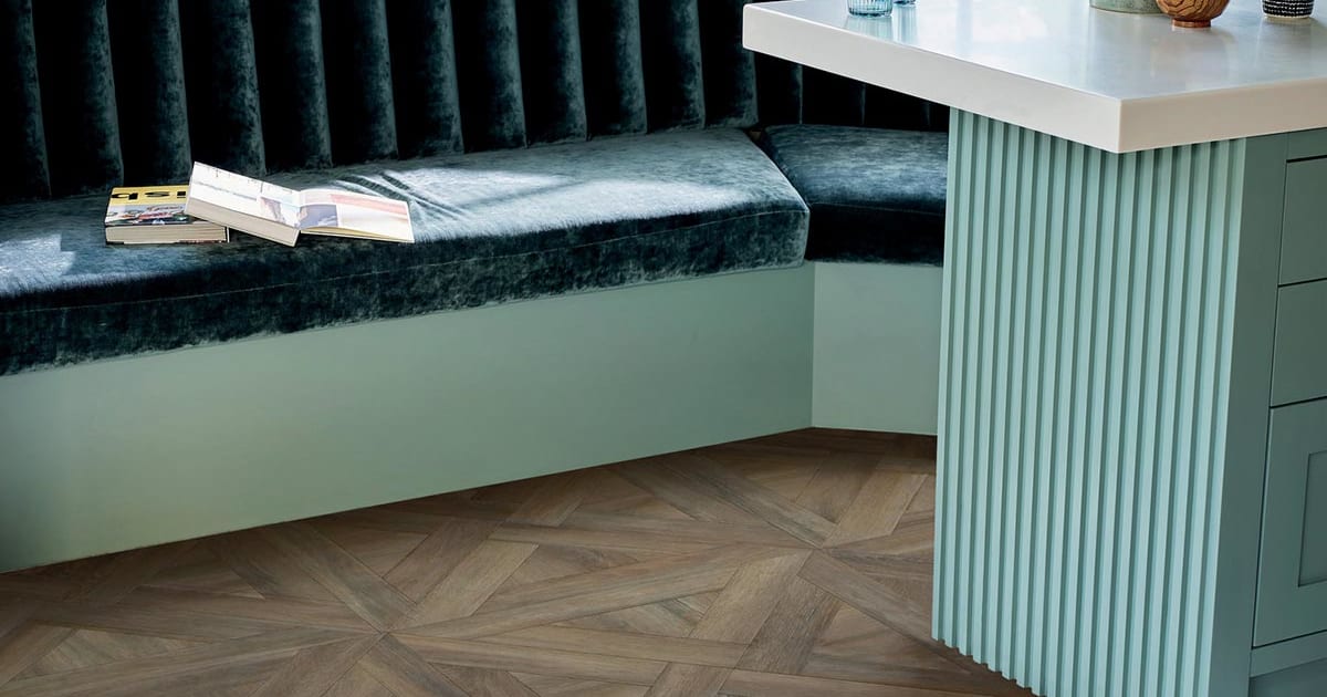Tay Oak AR0W8900 | Premium LVT Flooring from the Amtico Signature ...