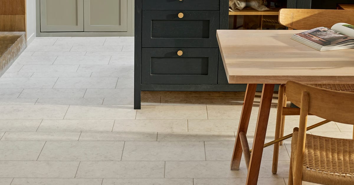 Shottery Limestone AR0SLK15 | Premium LVT Flooring from the Amtico ...