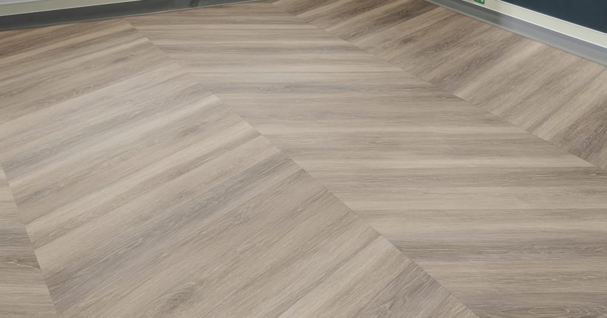 Keel Oak | Pavimentos LVT para el sector marítimo | Amtico Marine