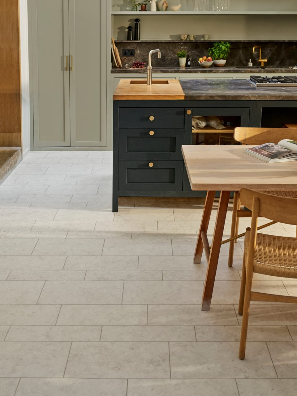 Random Stone DC572 | Beautiful design floors in Amtico Signature LVT ...
