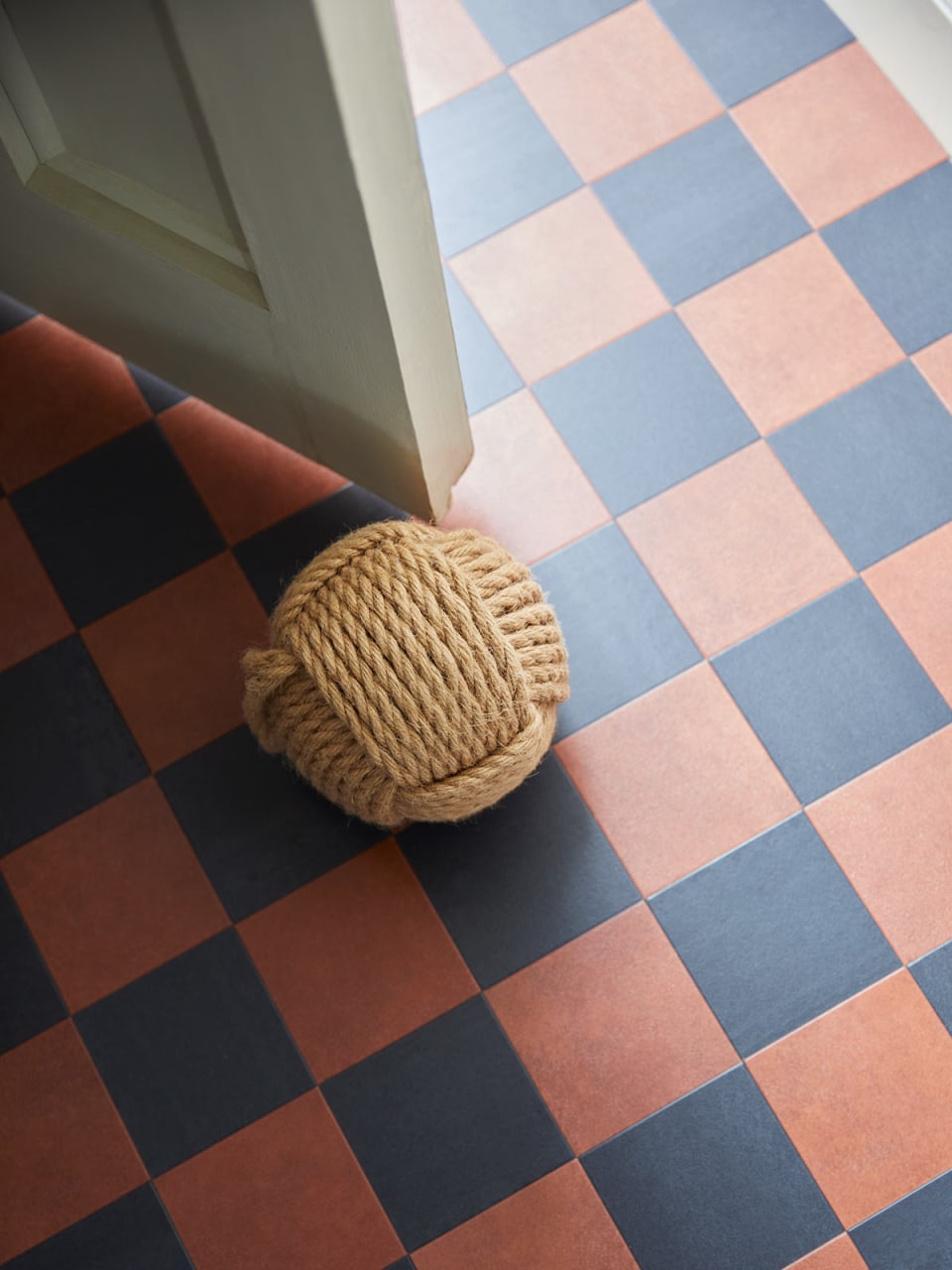 Chequer Queenside | DC500 | Traditional tile floor designs from Amtico ...